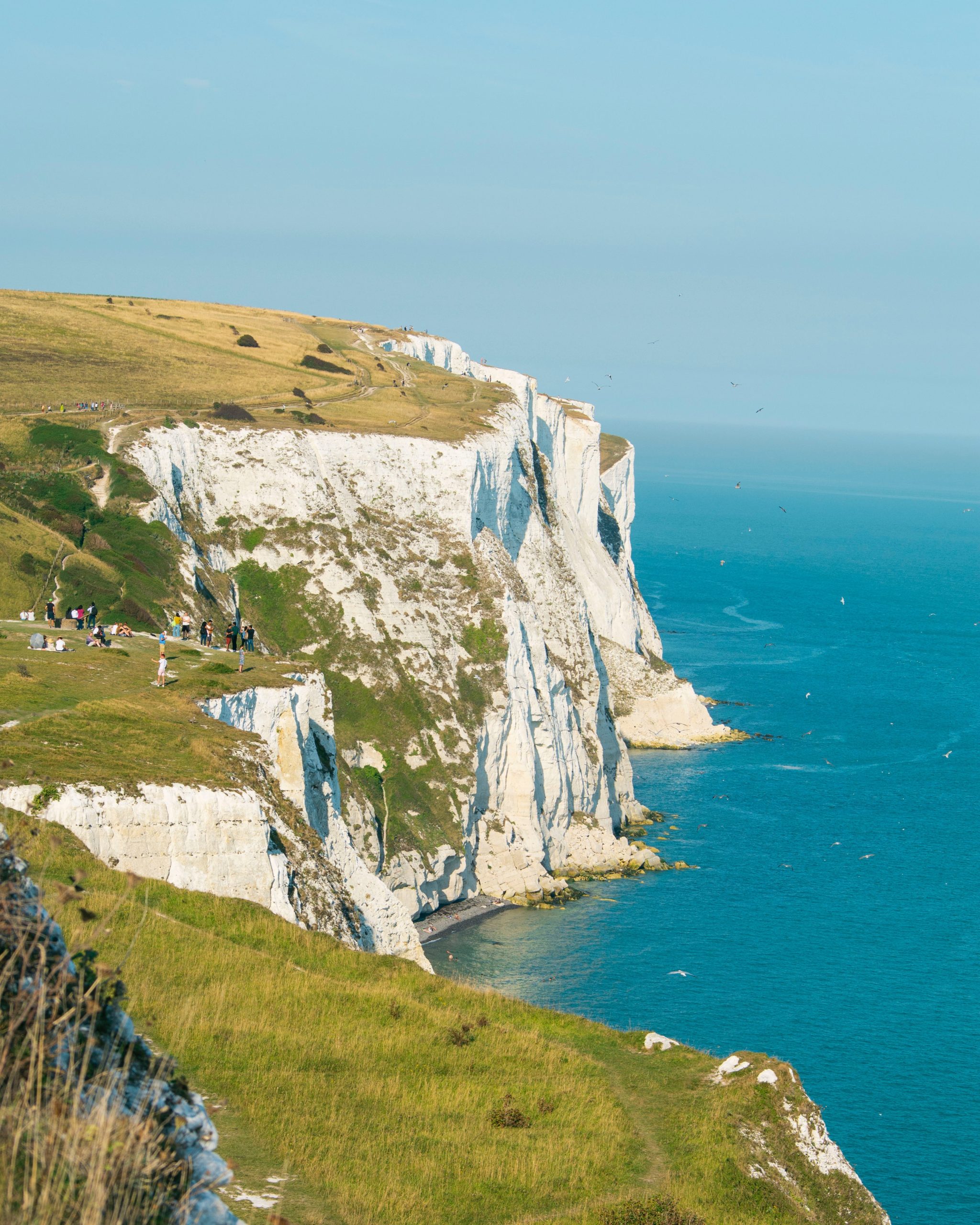 14 Best Day Trips from London, England You Must Take - Glory of the Snow