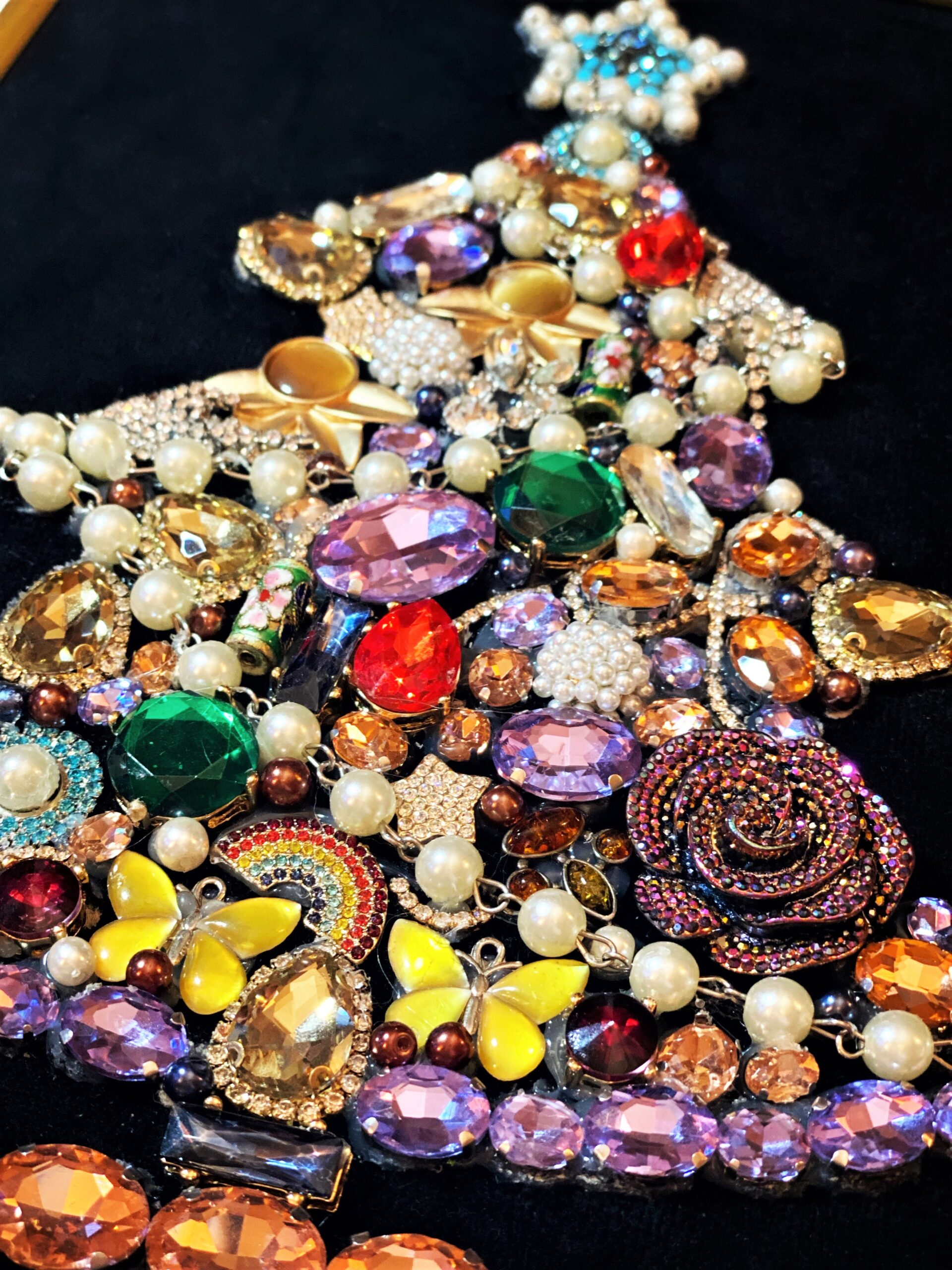 DIY Framed Jewelry Christmas Tree That Will Add Glitz To Your Home ...