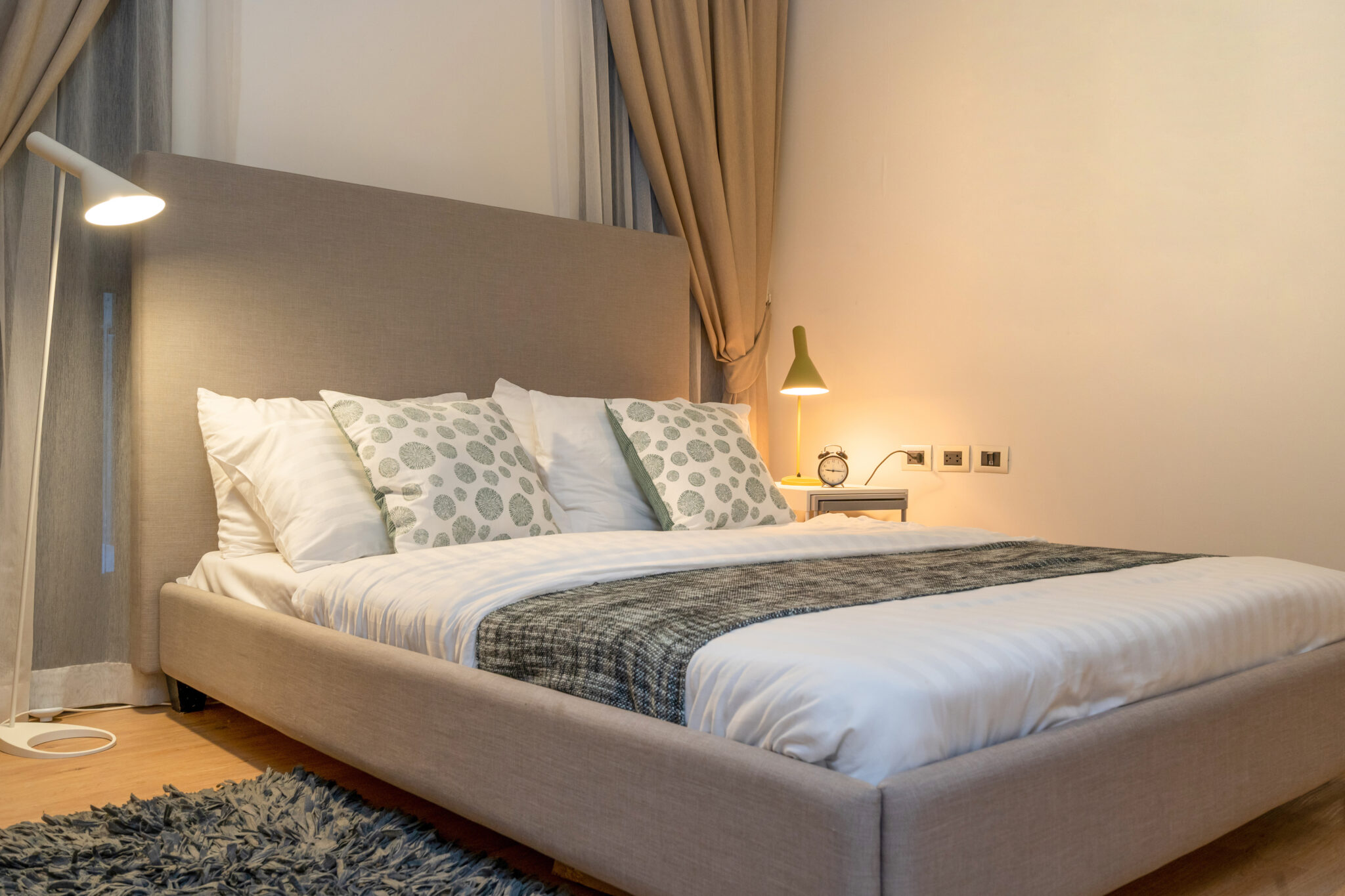 Double Bed Vs. Queen Bed: Key Differences In Size And Comfort - Glory ...