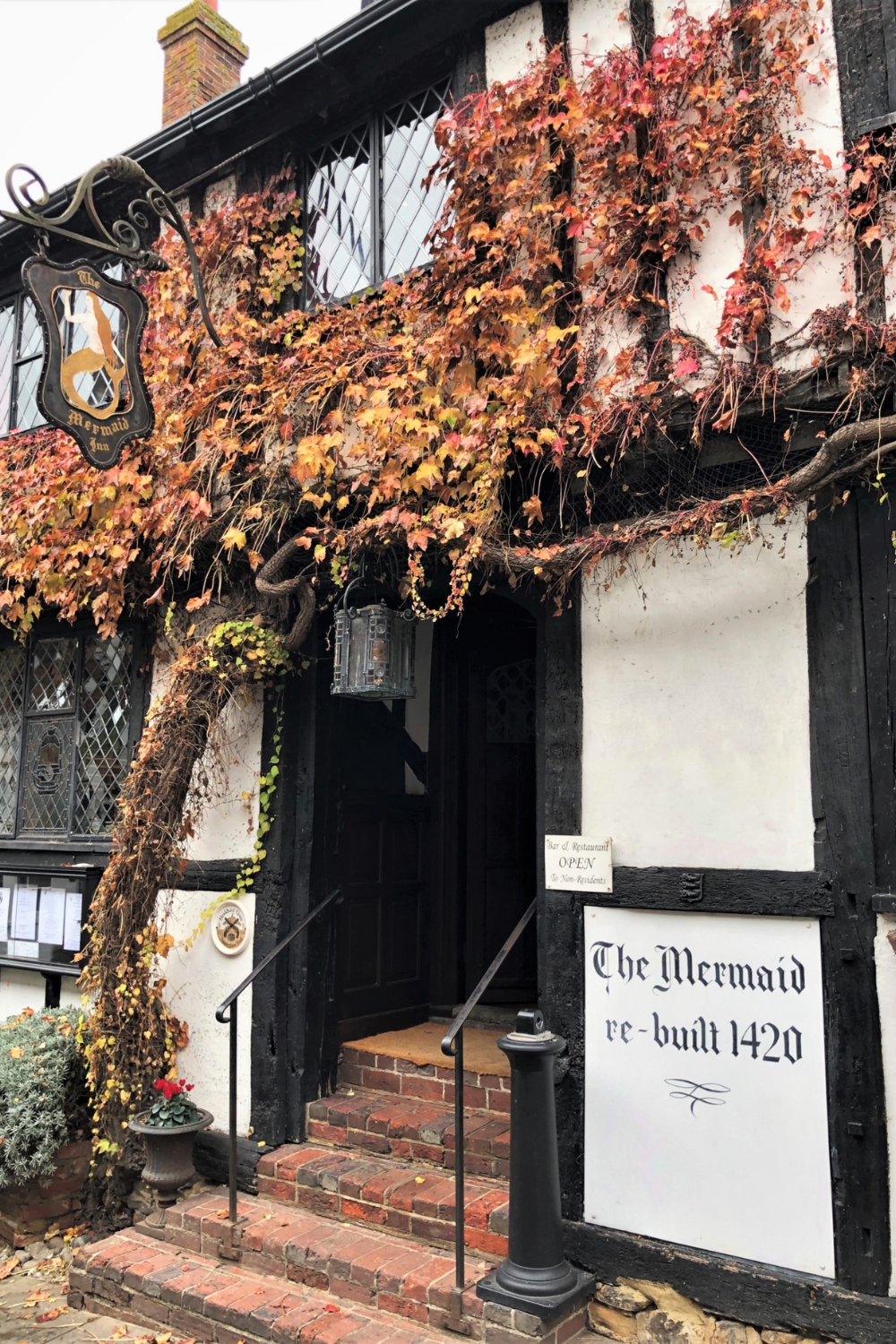 The Most Haunted Hotel In The UK: Ghost Stories From The Mermaid Inn ...