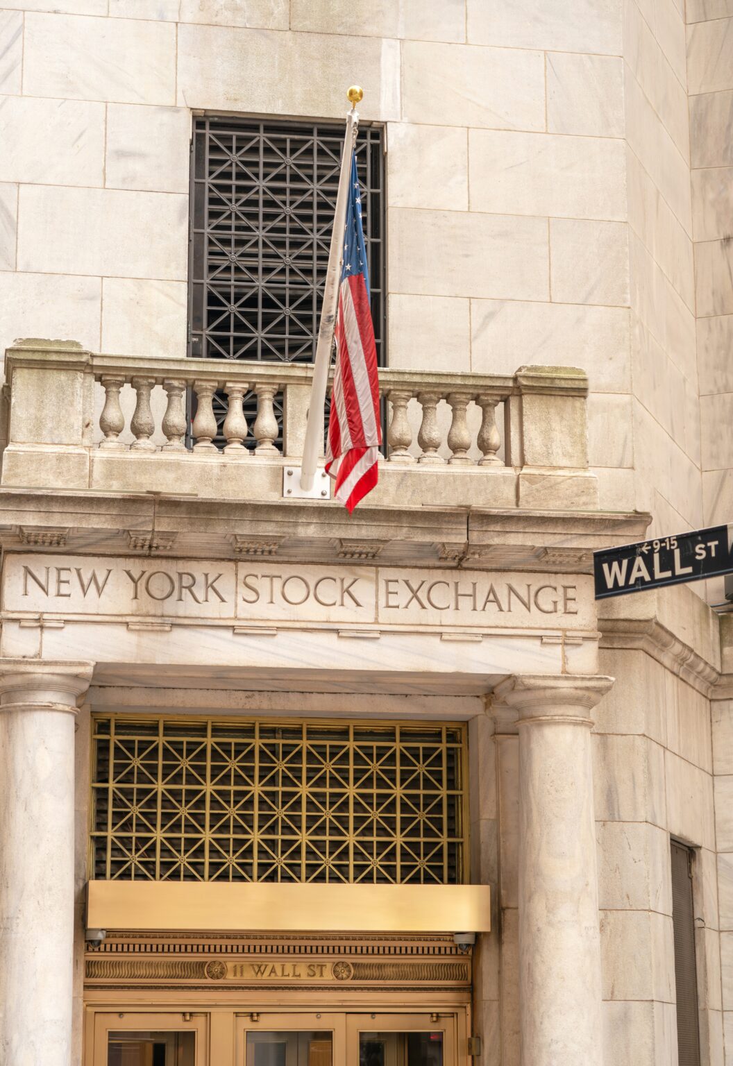 Choosing Between Online Share Trading And Traditional Brokers: Key ...